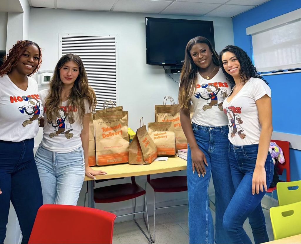 Hooters Florida | » Doral Hooters Employees Visit PPEC
